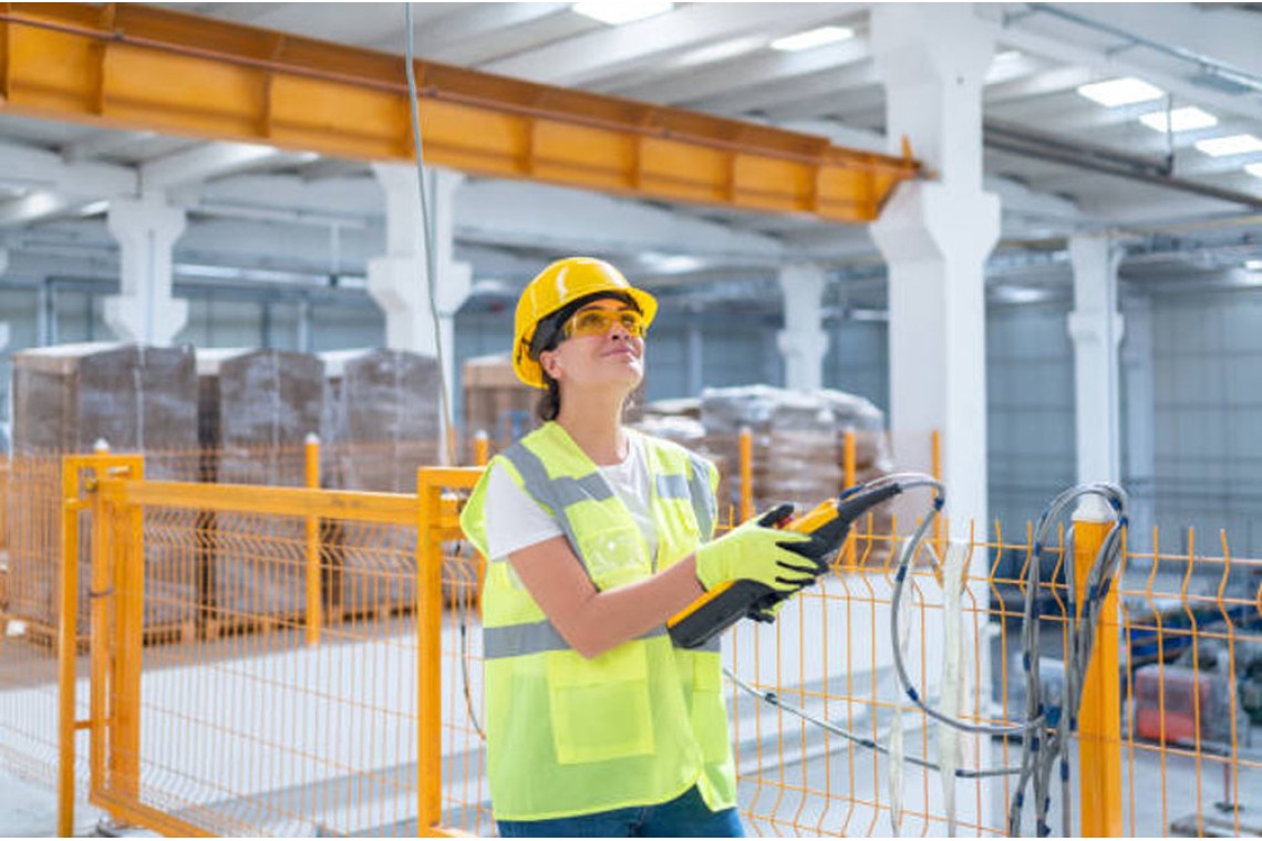 Overhead crane accident fatally crushed employee